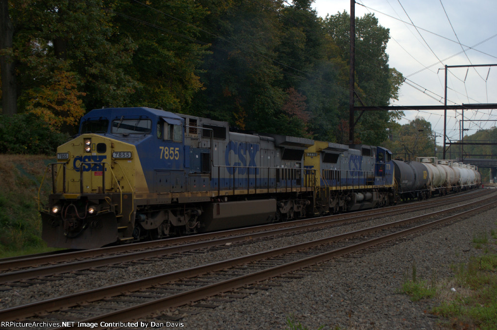 CSX C40-8W 7855 leads Q418-19
